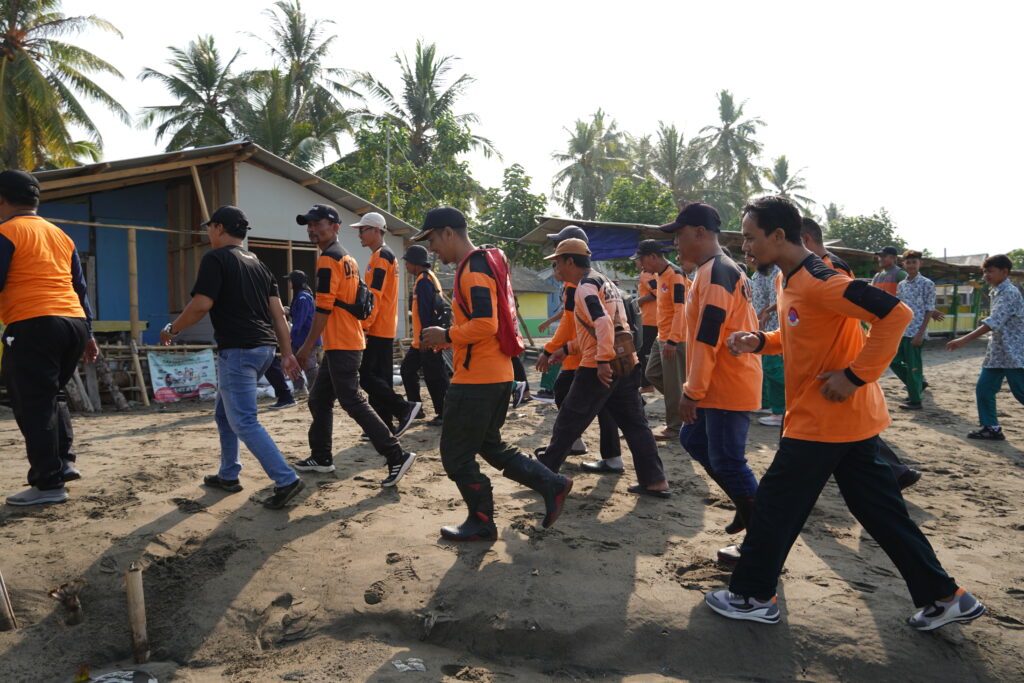Latihan Evakuasi Tsunami IOWave 2025 Sukabumi: Wujud Kesiapsiagaan Masyarakat Pesisir - BMKG ...